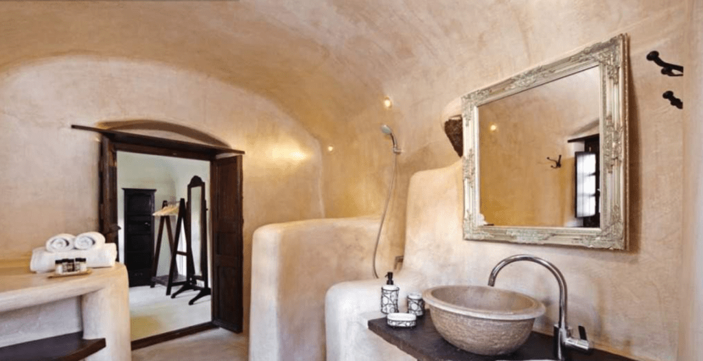 Deluxe Cave – AZALEA HOUSES